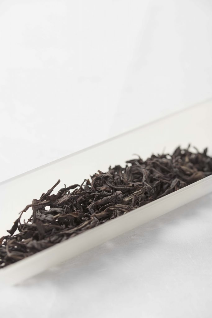 The Sun Sets on Crimson Cliffs | Ver té